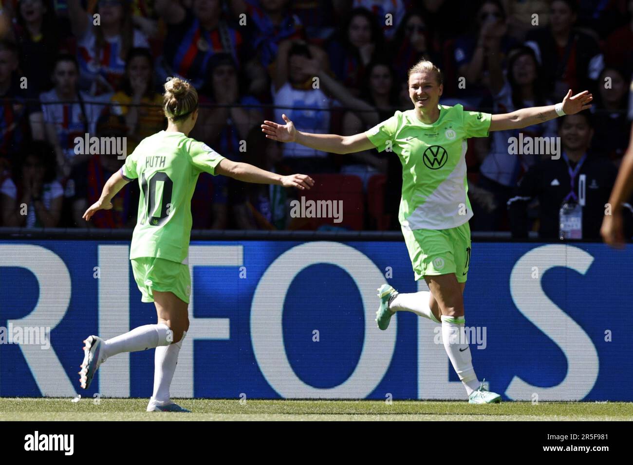 EINDHOVEN - Alexandra Popp of VfL Wolfsburg celebrates the 0-2 during ...