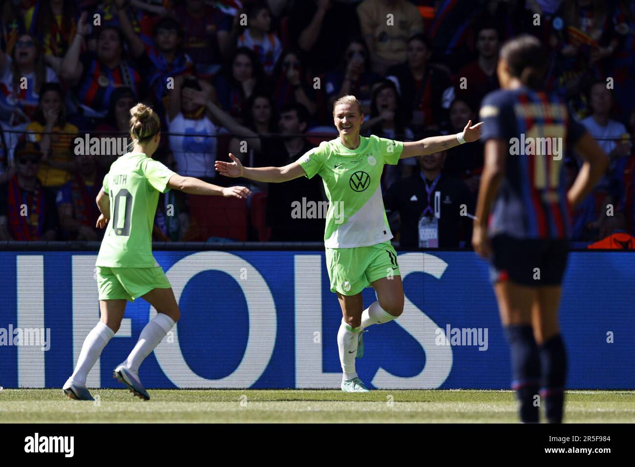 EINDHOVEN - Alexandra Popp of VfL Wolfsburg celebrates the 0-2 during ...