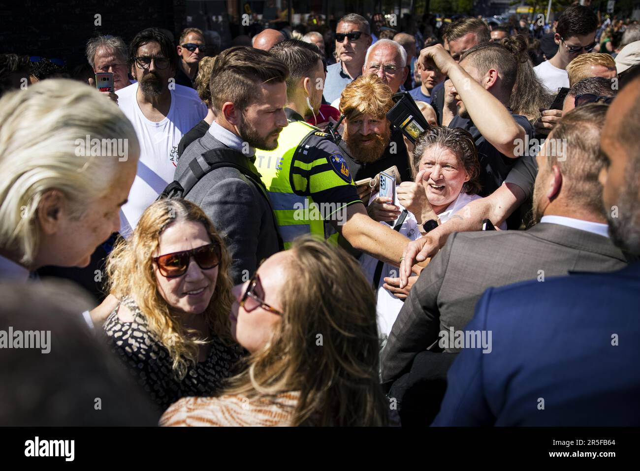 TER APEL - Geert Wilders is visiting ter Apel. The capacity of the ...