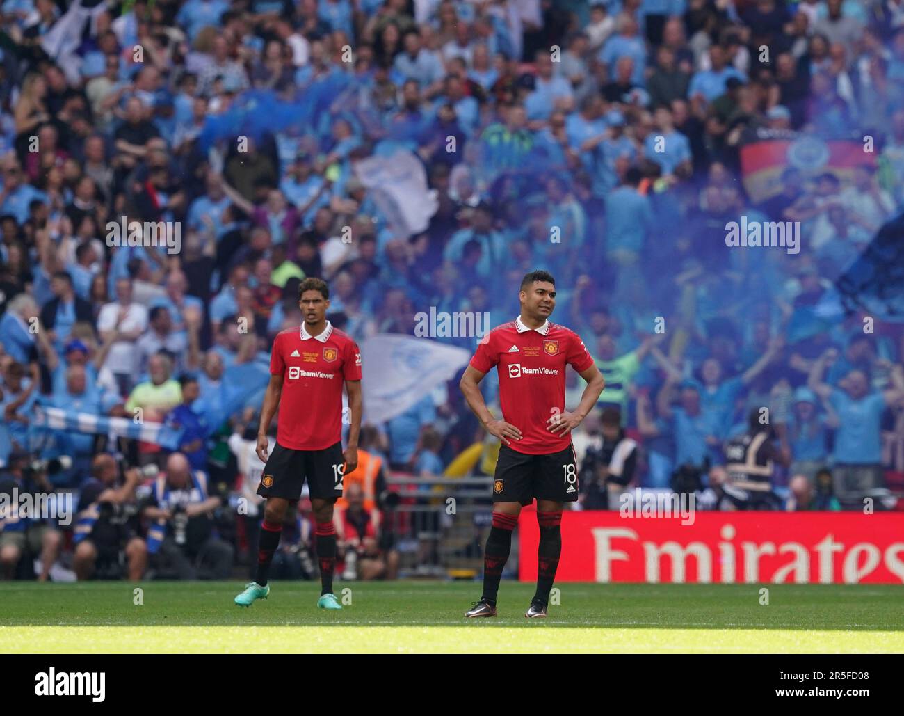 Manchester United's Casemiro (right) and Raphael Varane look dejected ...