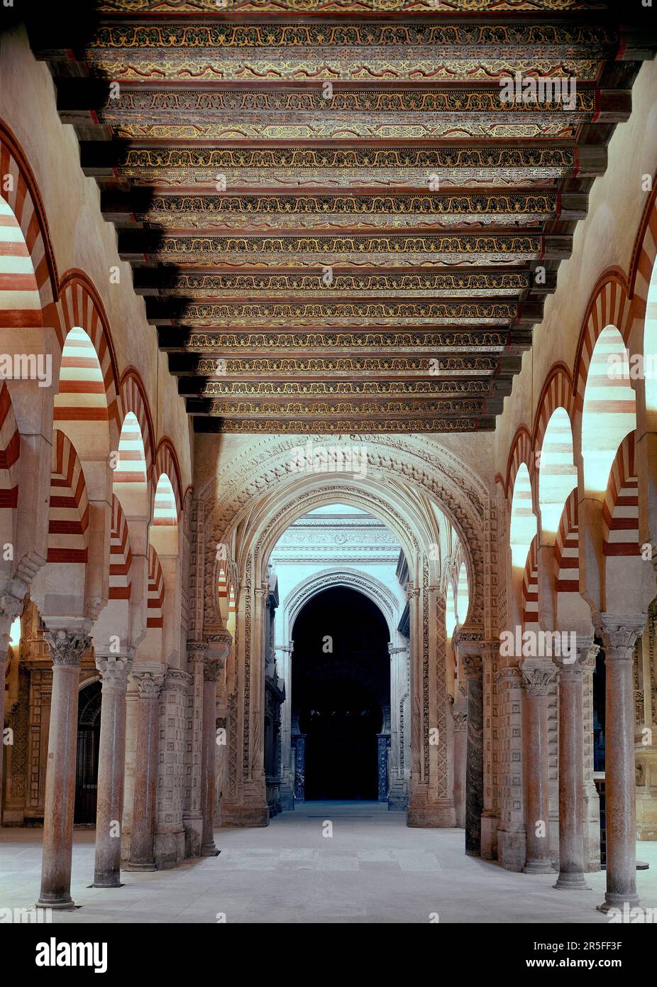 NAVE CENTRAL DE LA AMPLIACION DE AL HAKAM II-S X-EPOCA CALIFAL ...