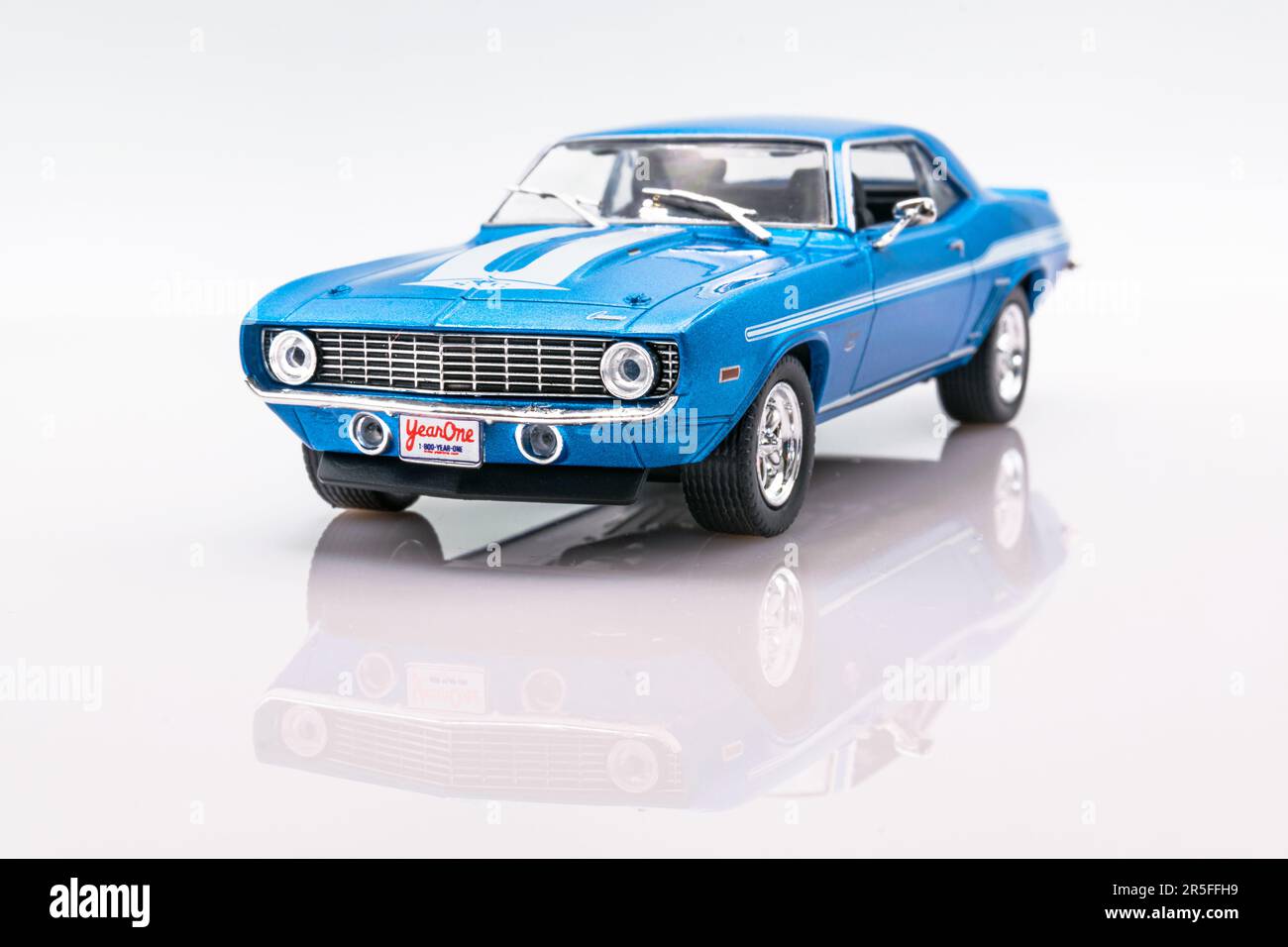 Fast&Furious Yenko Camaro SYC 1969 1:43 model car, front view, white ...