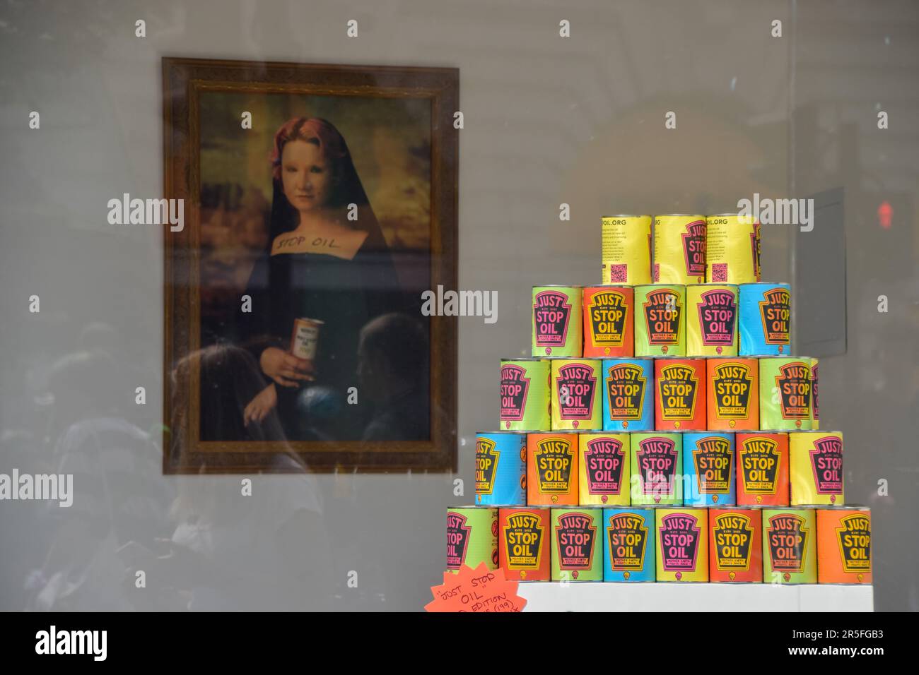 London, England, UK. 3rd June, 2023. Soup can display and an artwork ...