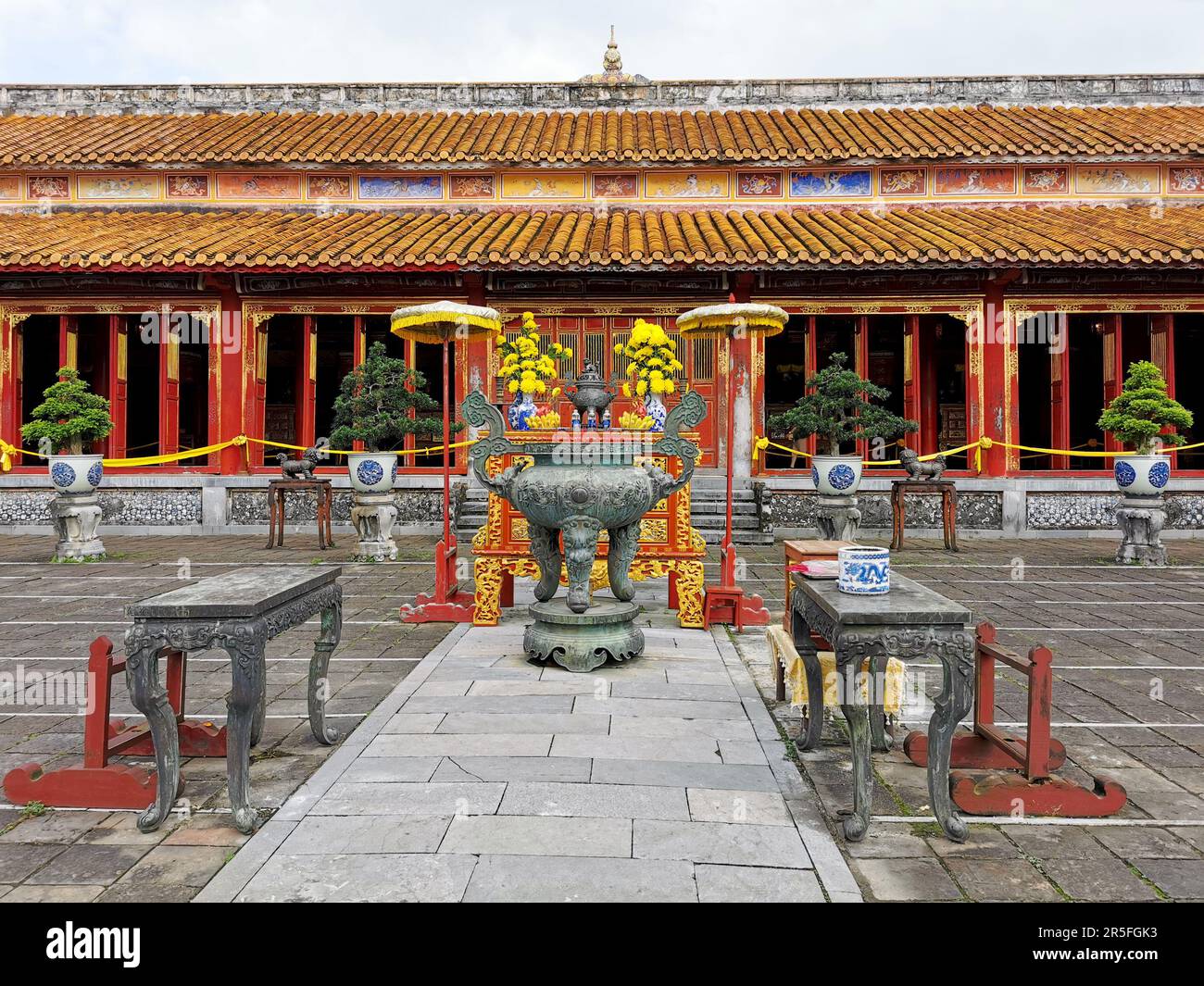 Imperial city of the nguyen emperors hi-res stock photography and ...