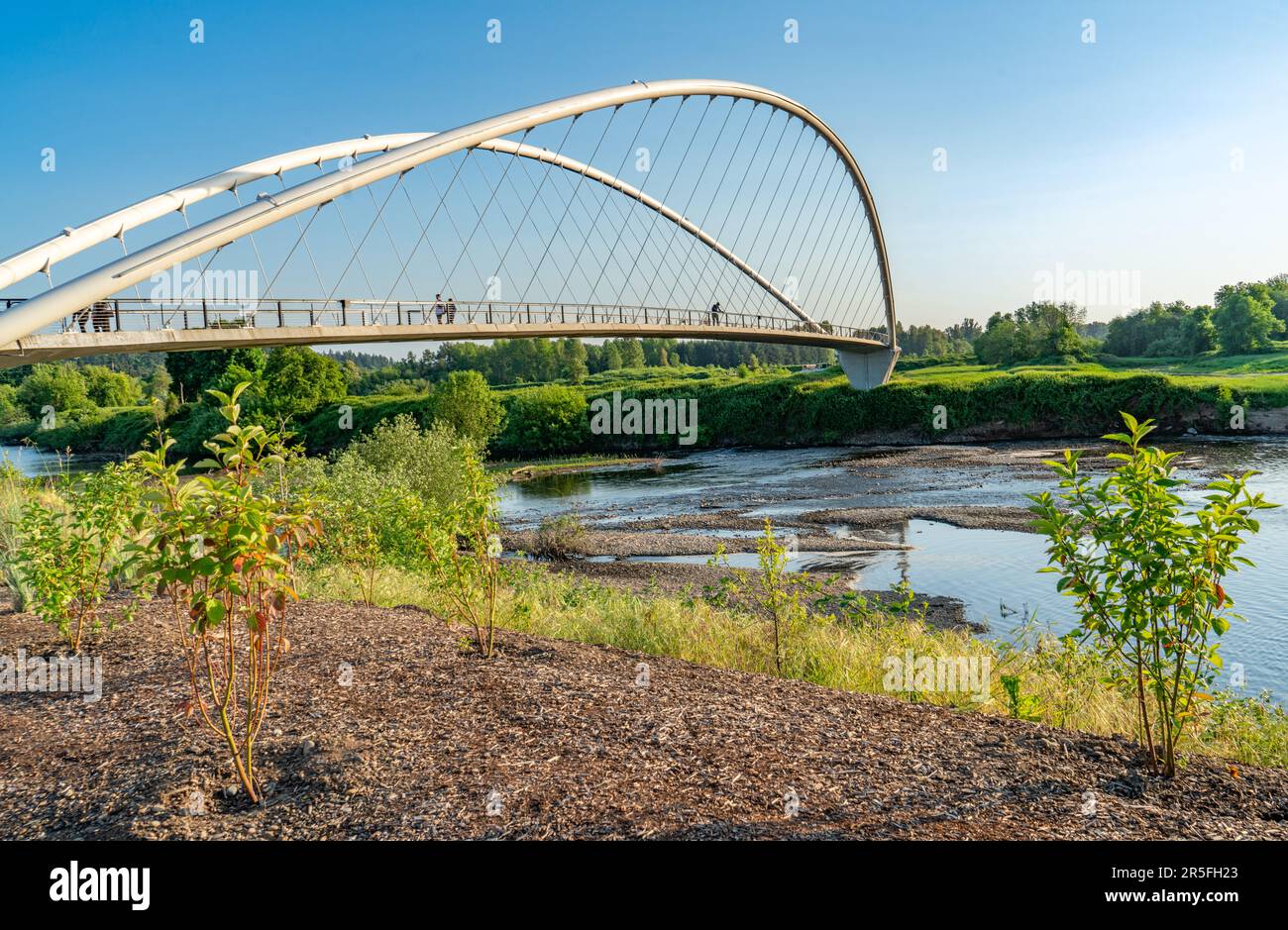 A view of the Minto Isalnd Bridge in Salem, Oregon. Photo taken from ...