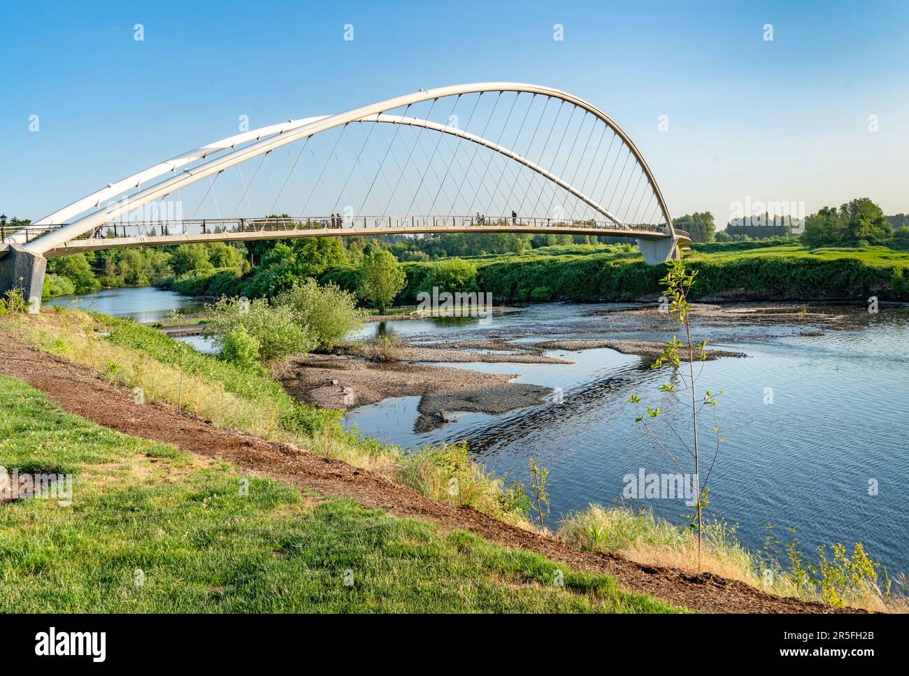 A view of the Minto Isalnd Bridge in Salem, Oregon. Photo taken from ...