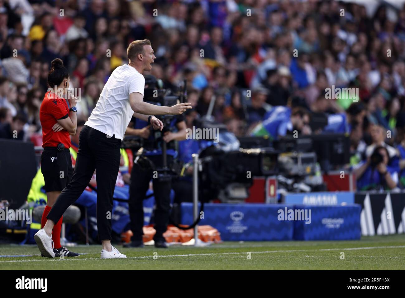 EINDHOVEN - VfL Wolfsburg coach Tommy Stroot during the UEFA Champions ...
