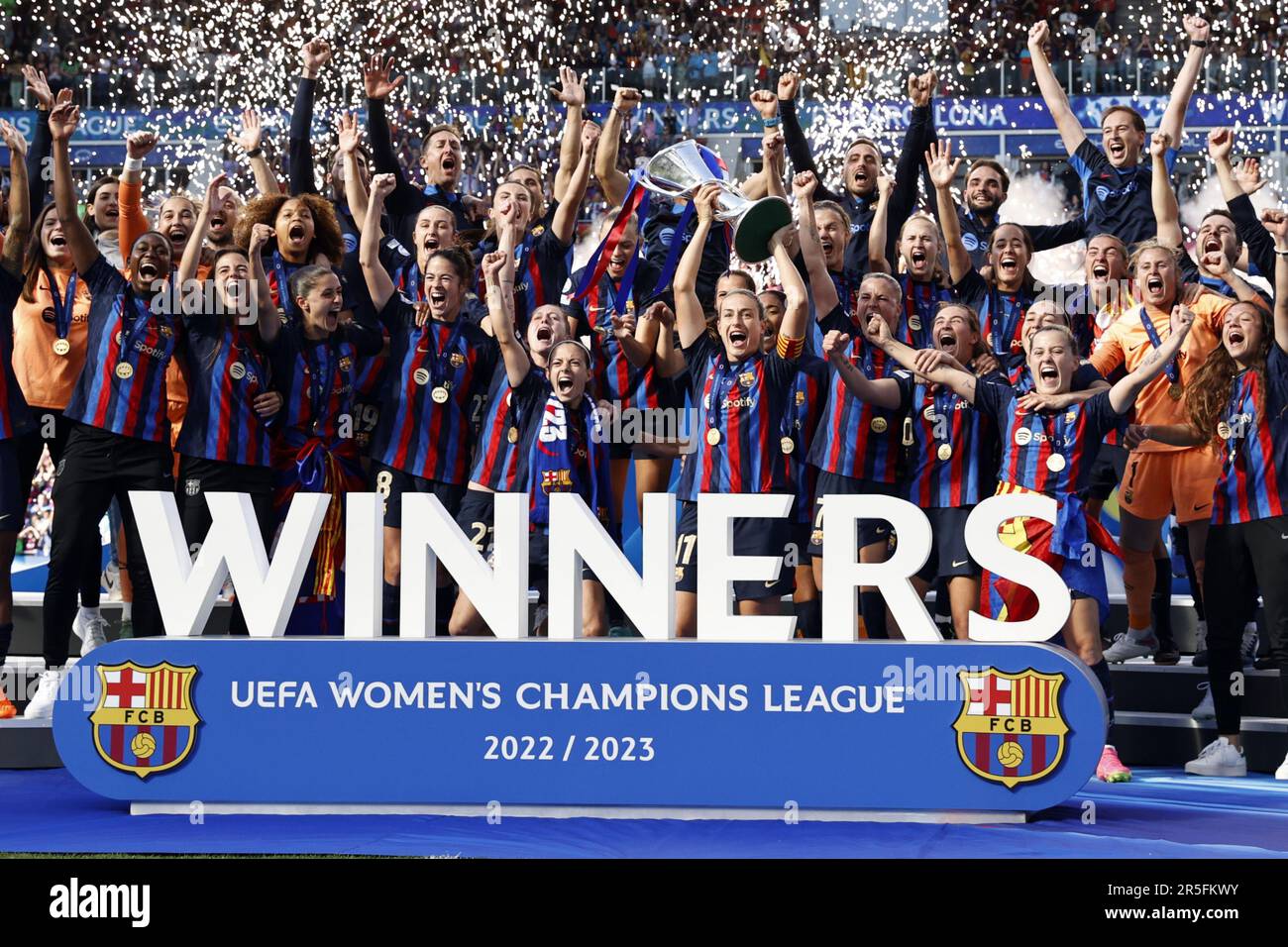 EINDHOVEN - FC Barcelona with the UEFA Women's Champions League trophy ...