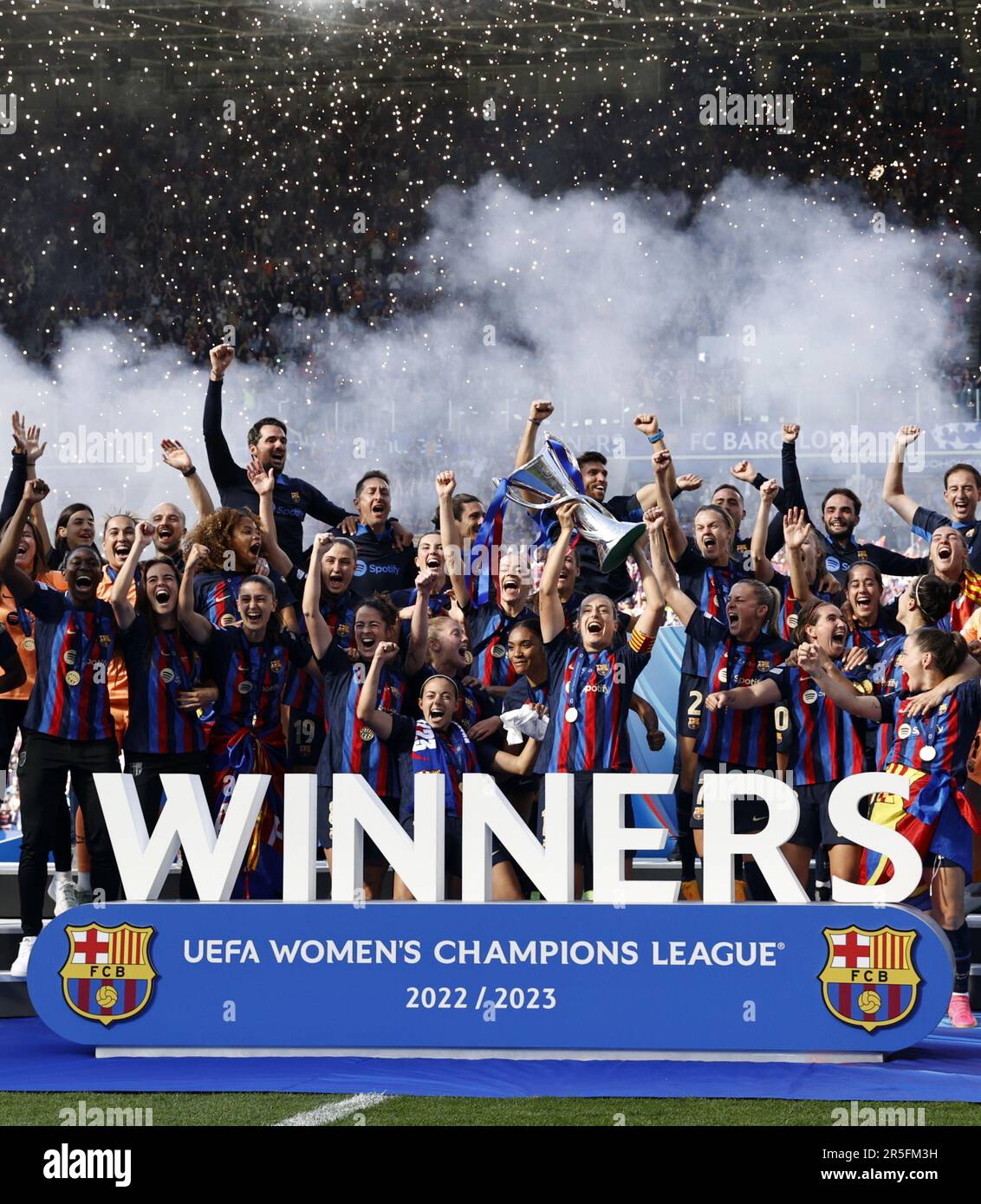 EINDHOVEN - FC Barcelona with the UEFA Women's Champions League trophy ...