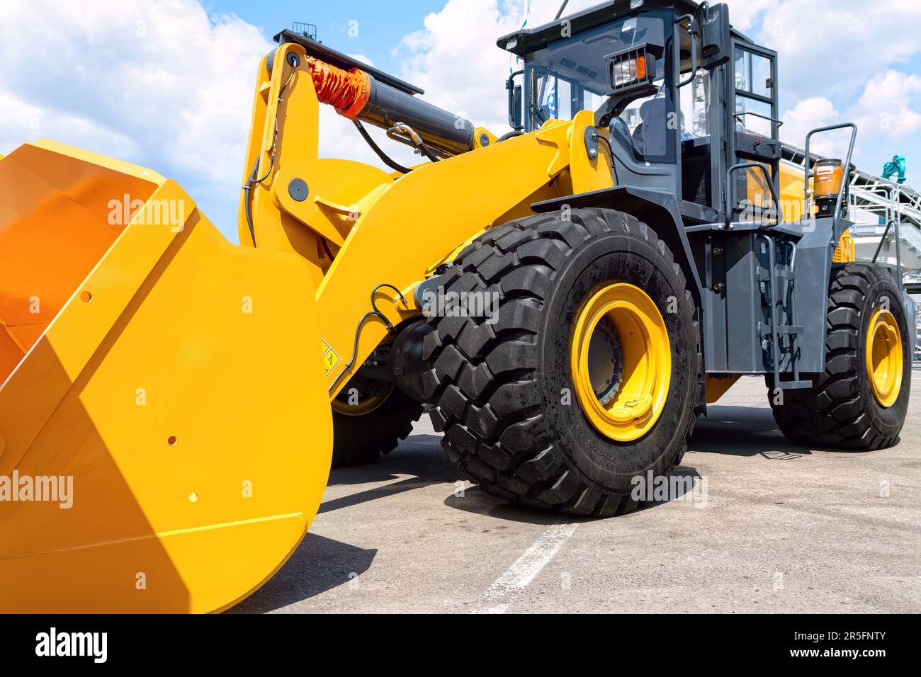 Powerful yellow new front loader Stock Photo - Alamy