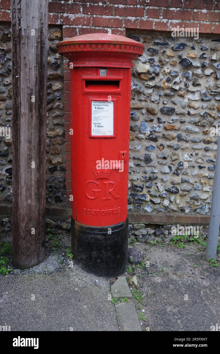 Gr post box hi-res stock photography and images - Alamy