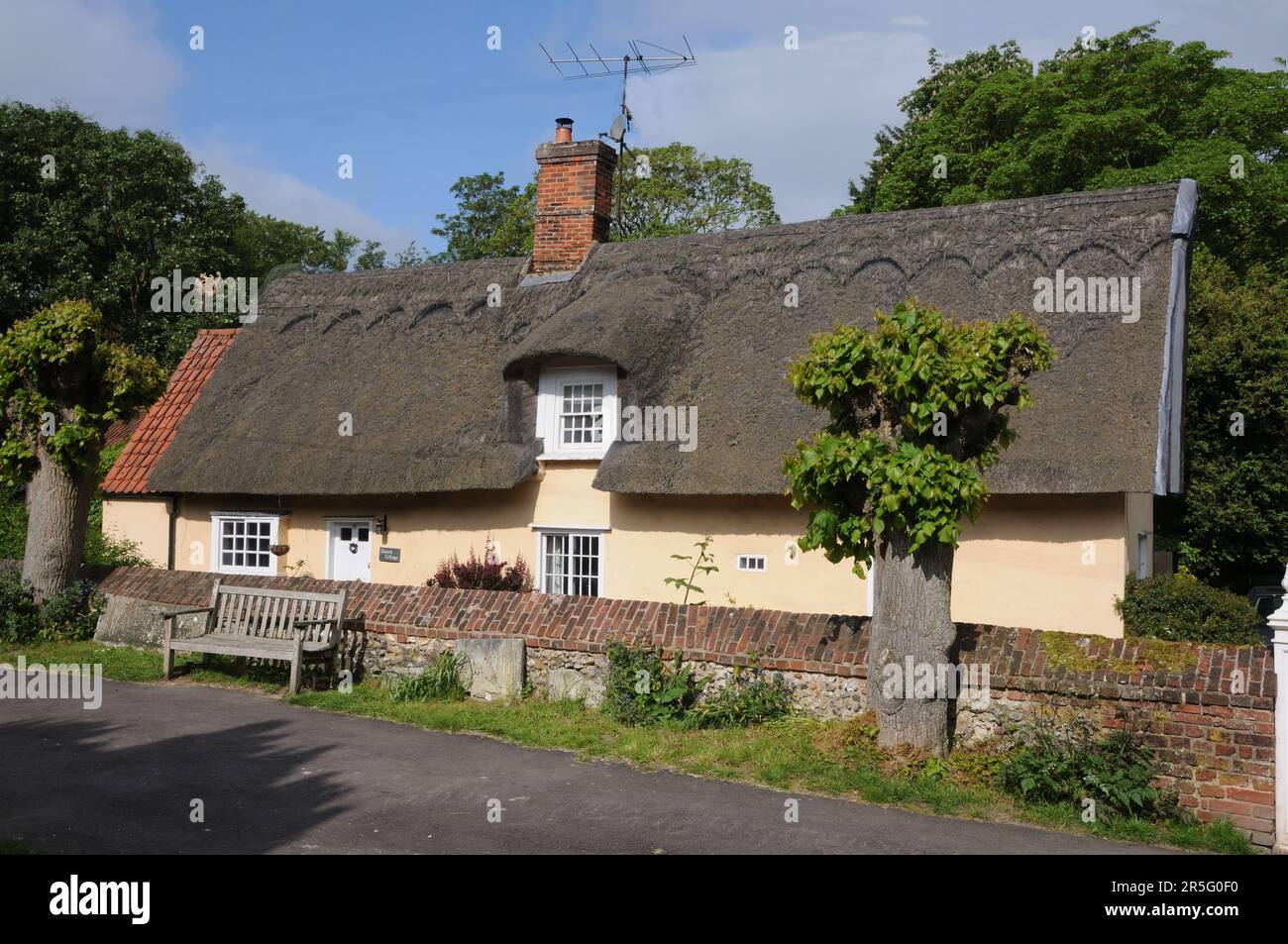 Church Cottage, Linton, Cambridgeshire Stock Photo - Alamy