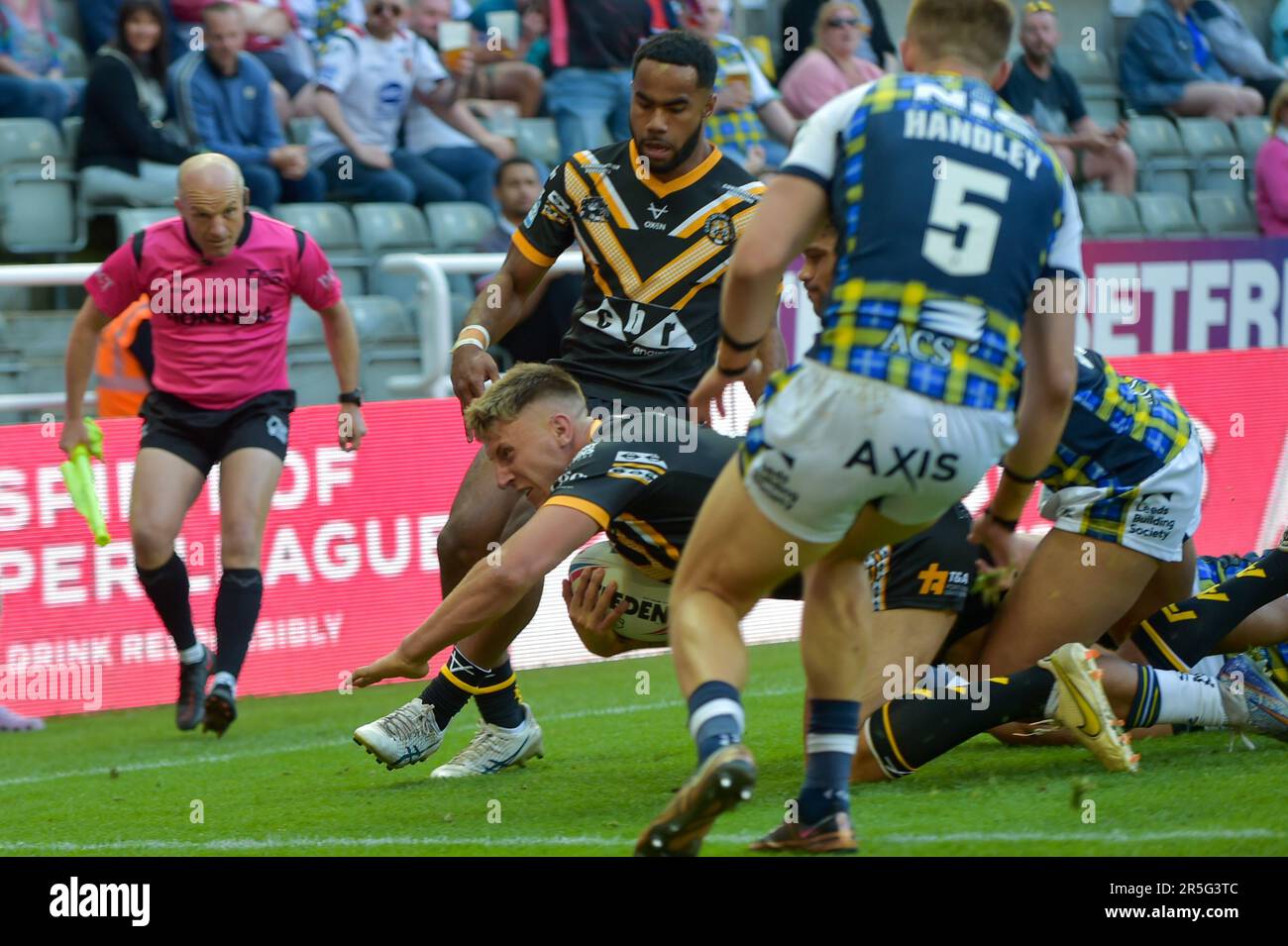 Alex Mellor #12 of Castleford Tigers goes over for a tryduring the ...