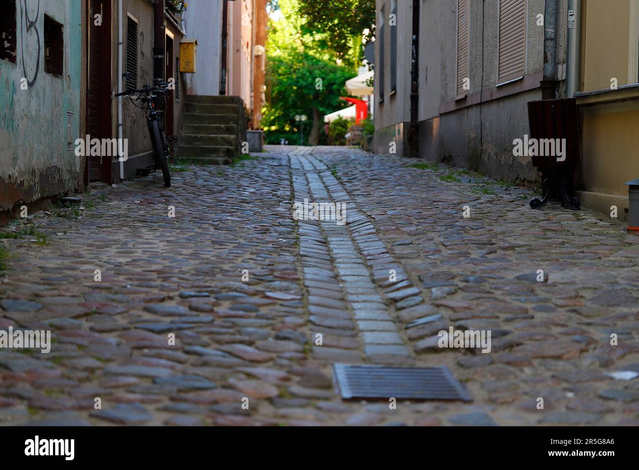 Small city street hi-res stock photography and images - Alamy