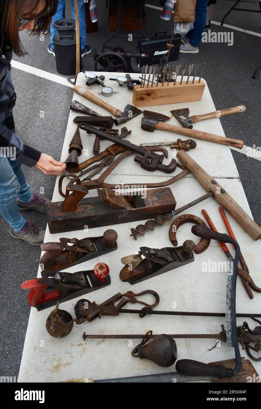 Vintage antique farm tools hi-res stock photography and images - Alamy