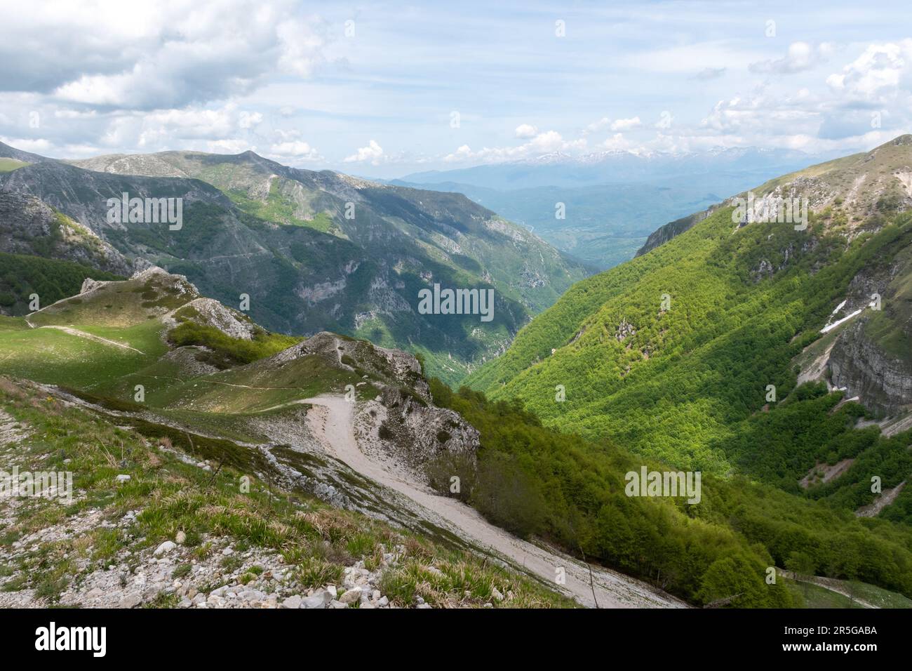 Scenery hi-res stock photography and images - Alamy