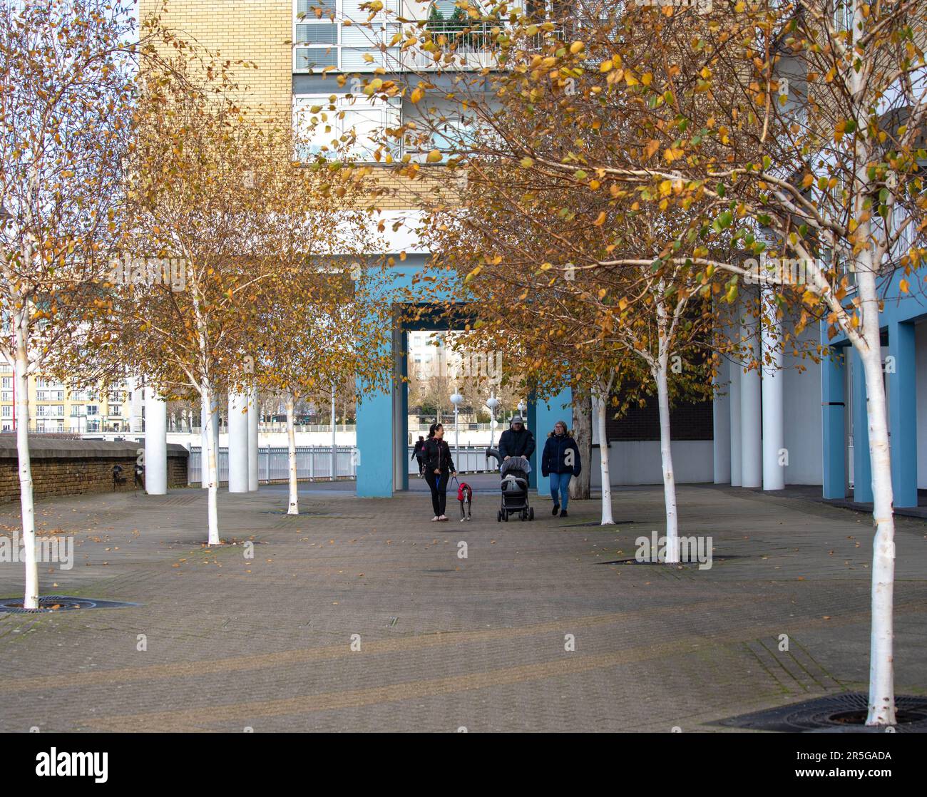 Riverside promenade thames hi-res stock photography and images - Alamy