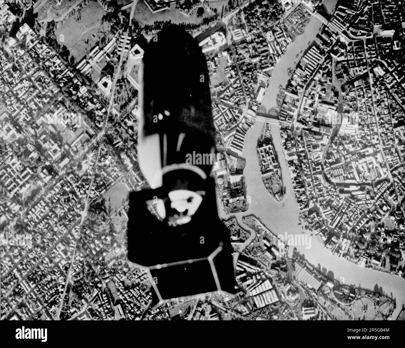 Uss Essex Tbf 1 Avenger Dropping A Bomb Over Pasig River In Manila Targeting The Dockyard 14