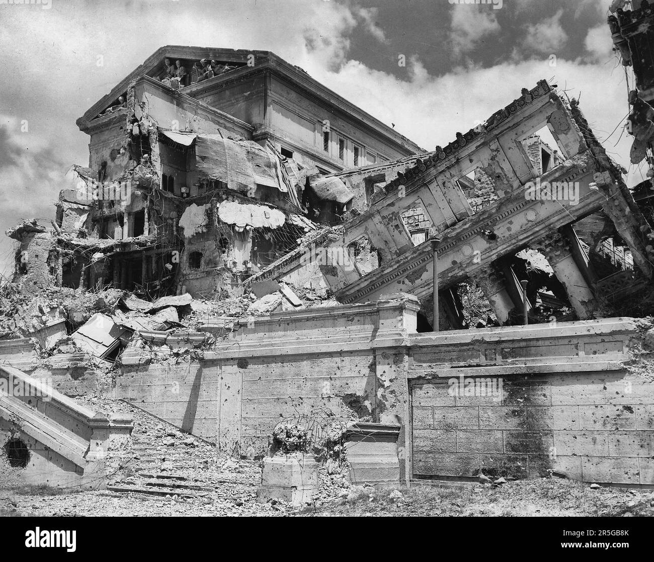 Philippine government building hi-res stock photography and images - Alamy