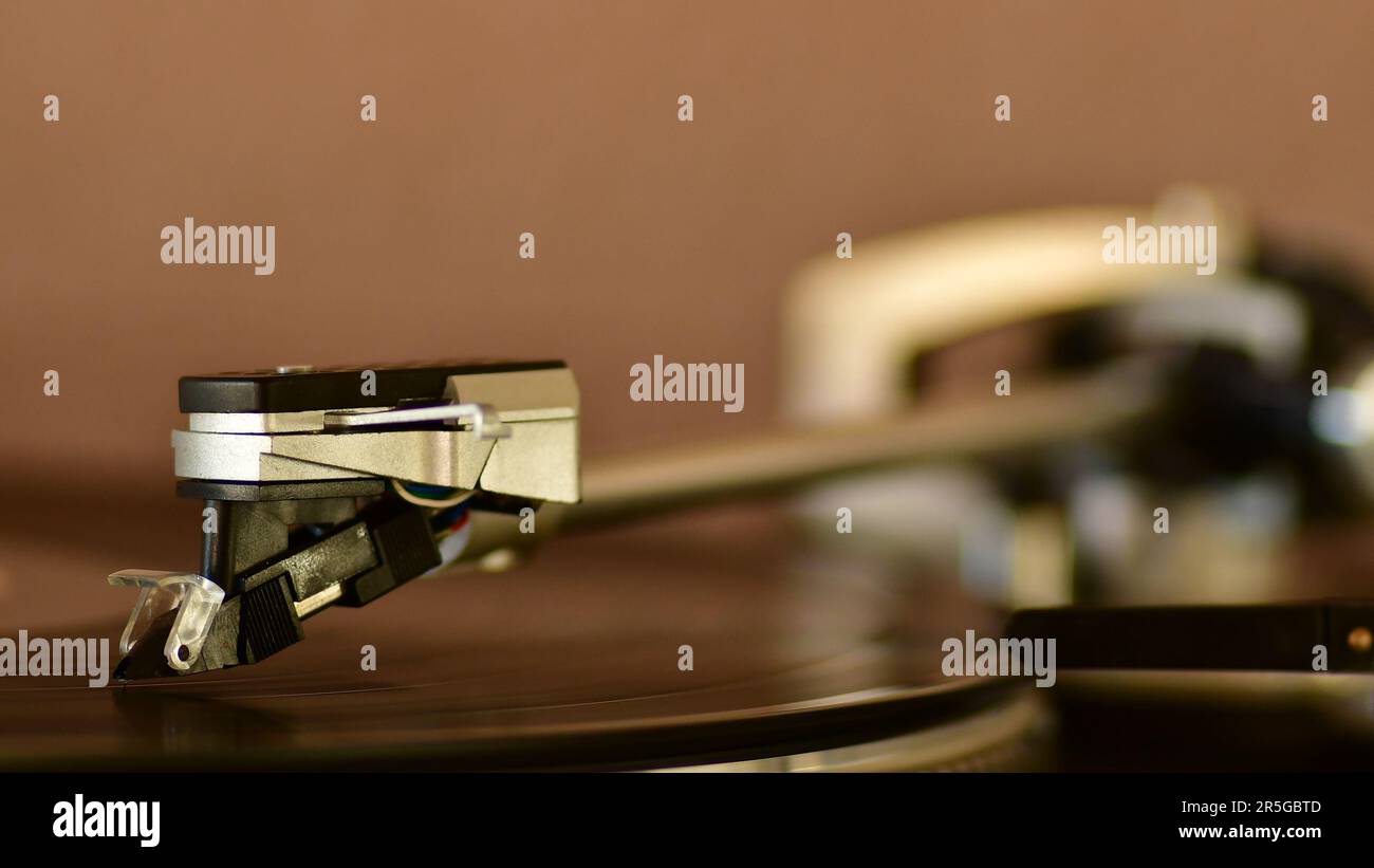 Needle of a classic vinyl player detail Stock Photo - Alamy