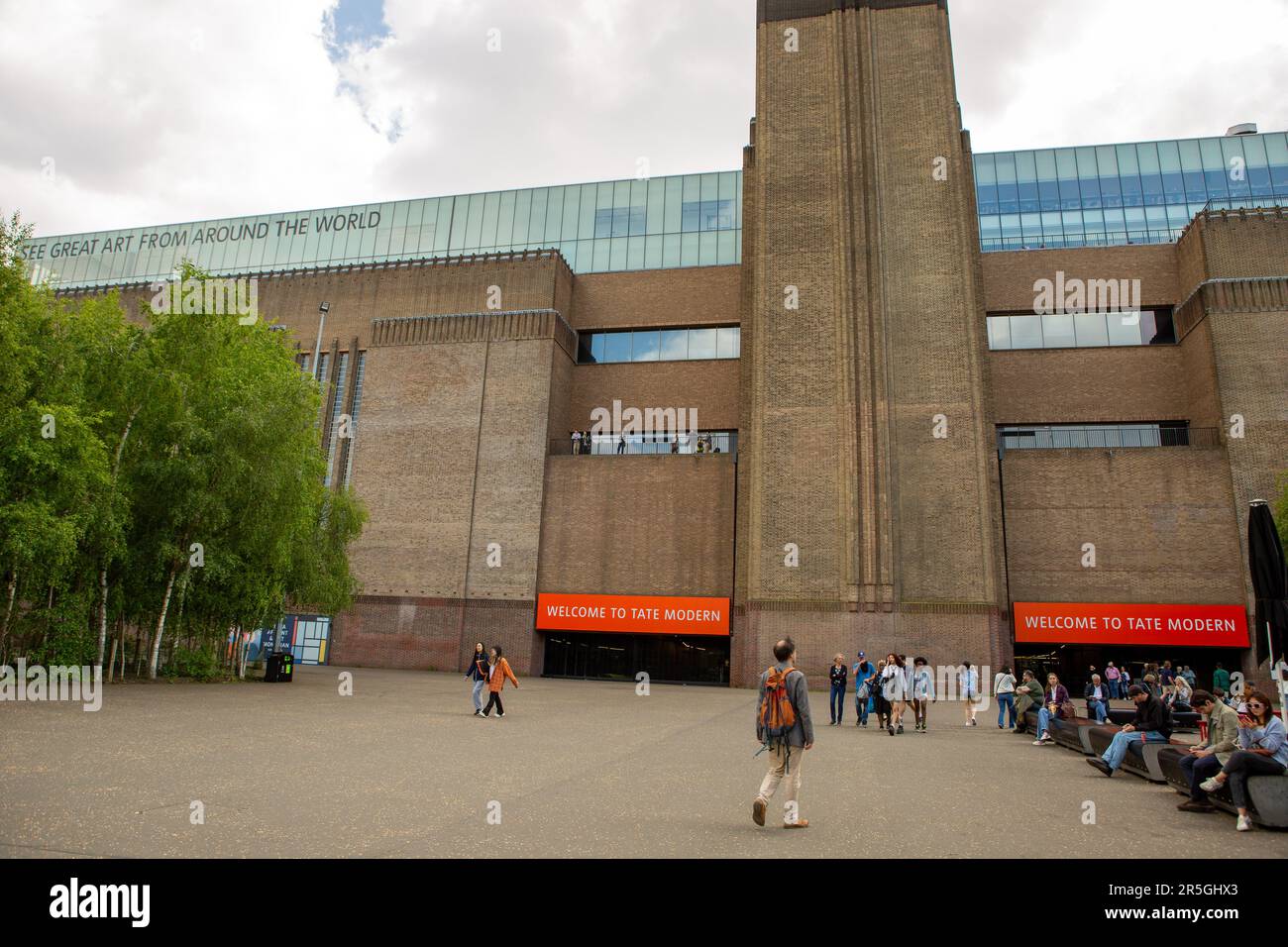 General view of the Tate Modern Art Gallery Building in London Stock ...