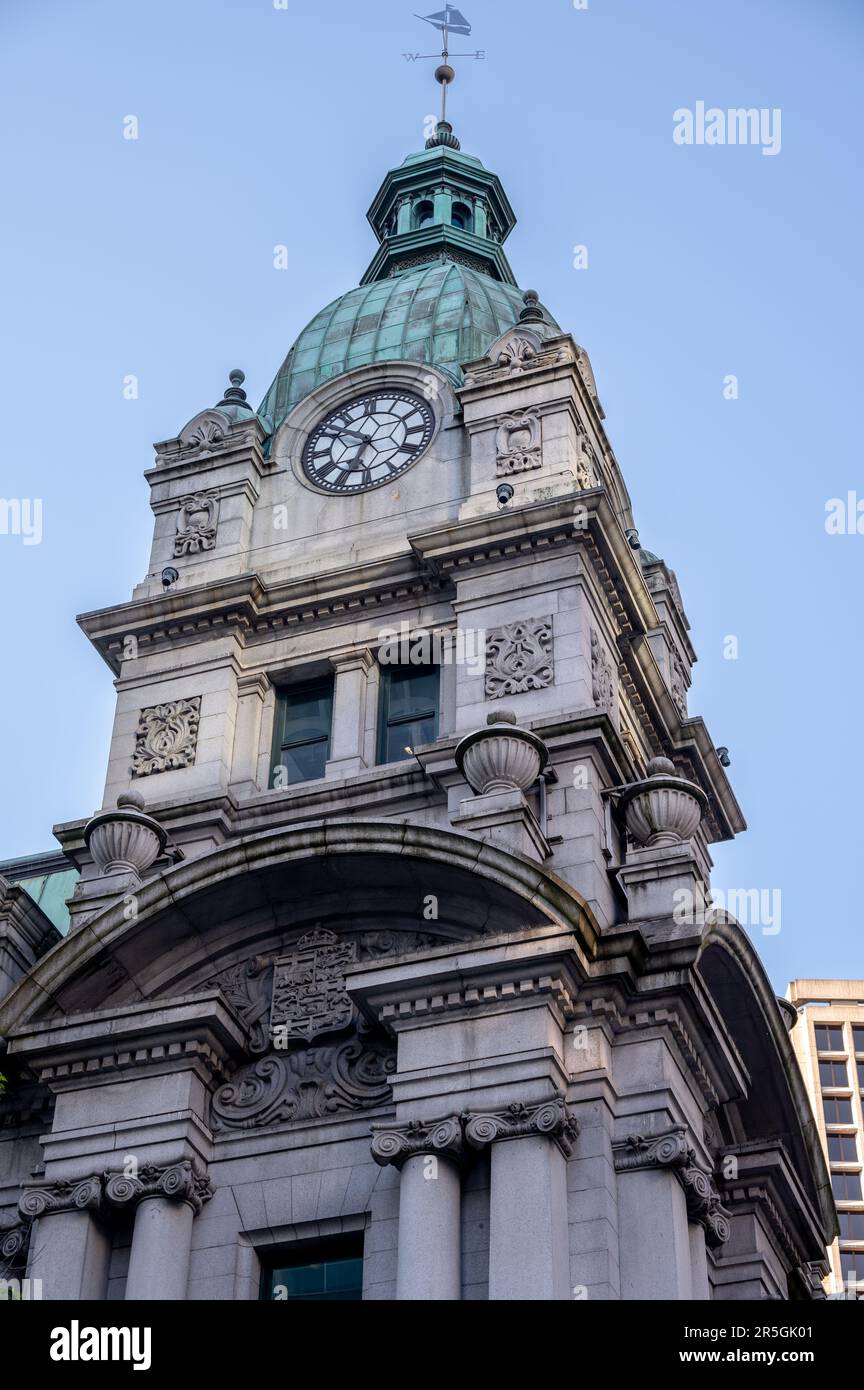 The sinclair building hi-res stock photography and images - Alamy