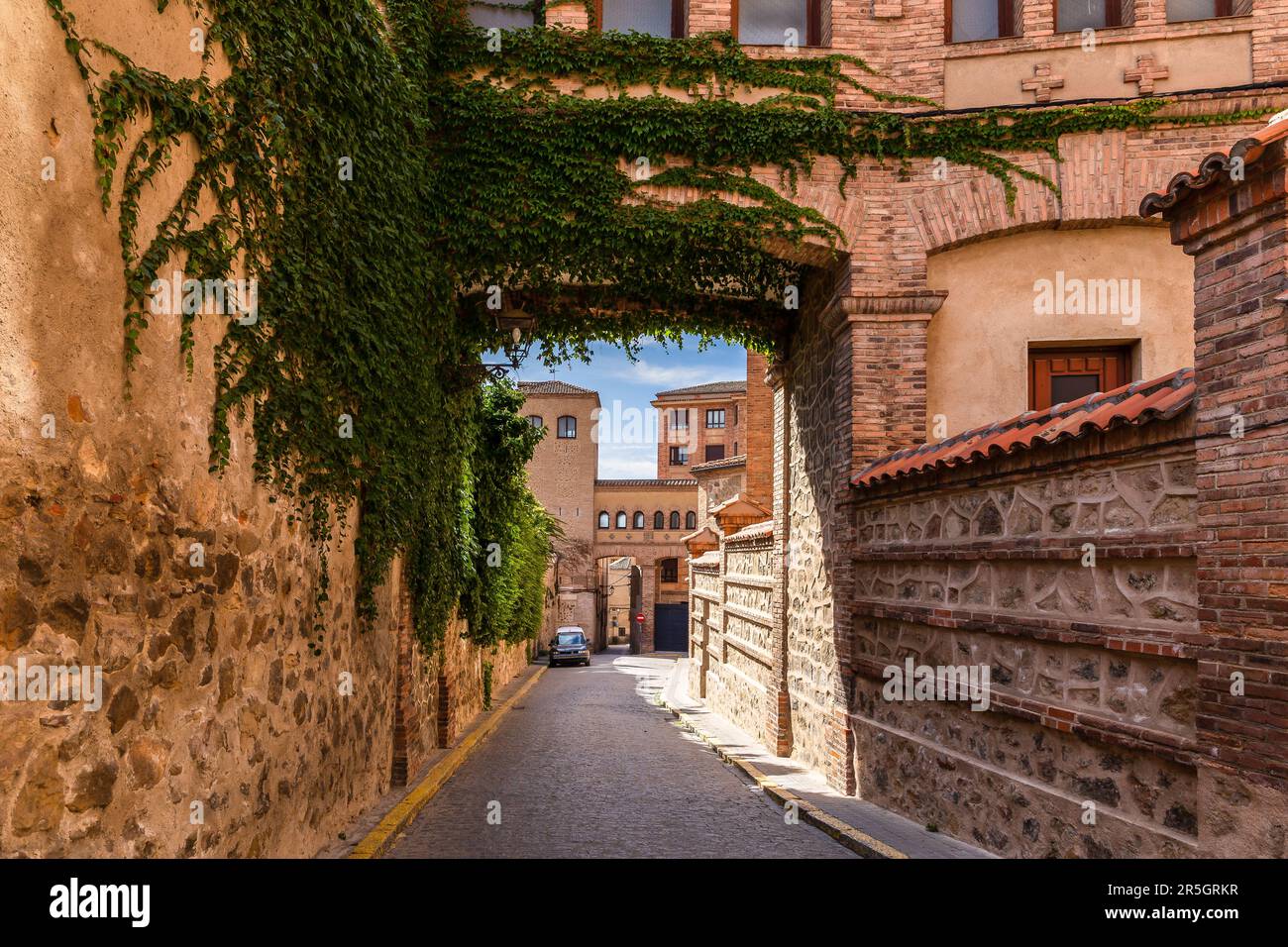 Narrow stone passageway on a medieval street of Segovia, Spain ...