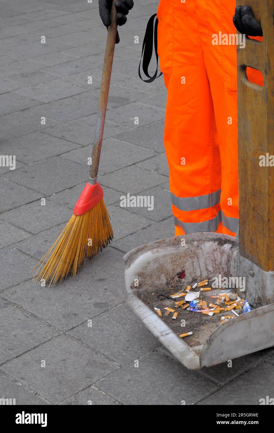 Street cleaning vienna hi-res stock photography and images - Alamy
