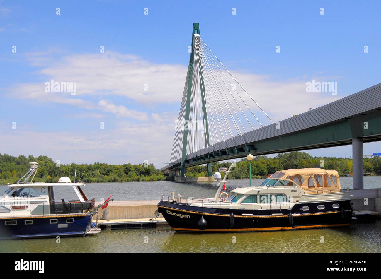 Austria, Vienna, Marina, Danube, motor boats, modern Vienna, railway ...