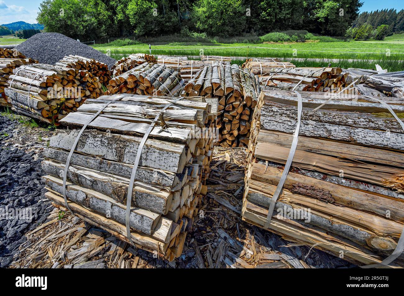 Bundled wood hi-res stock photography and images - Alamy