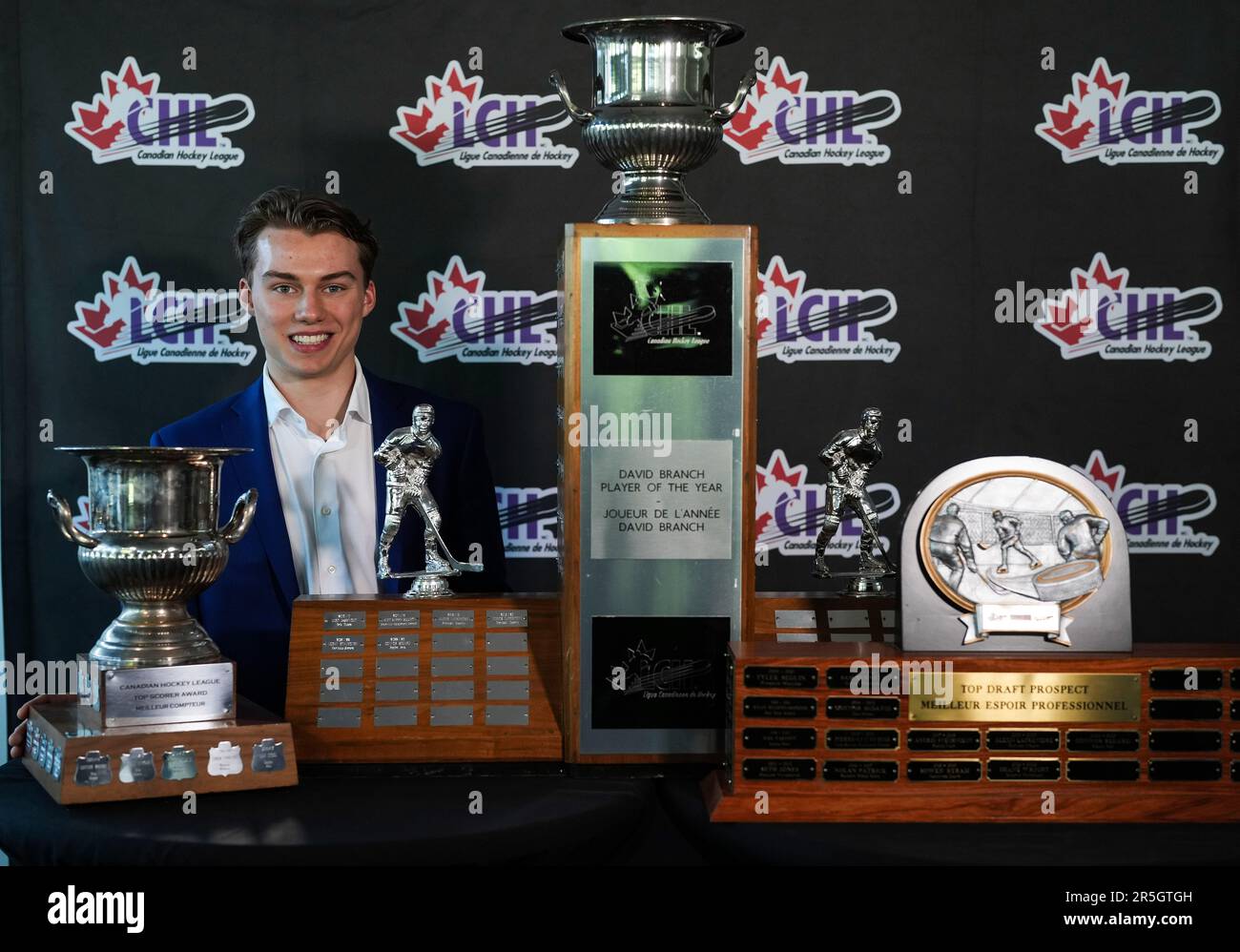 Regina Pats center Connor Bedard poses for photographs with the ...