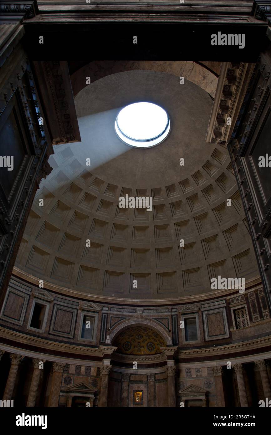Interior of Rome Pantheon with the famous ray of light from the top ...