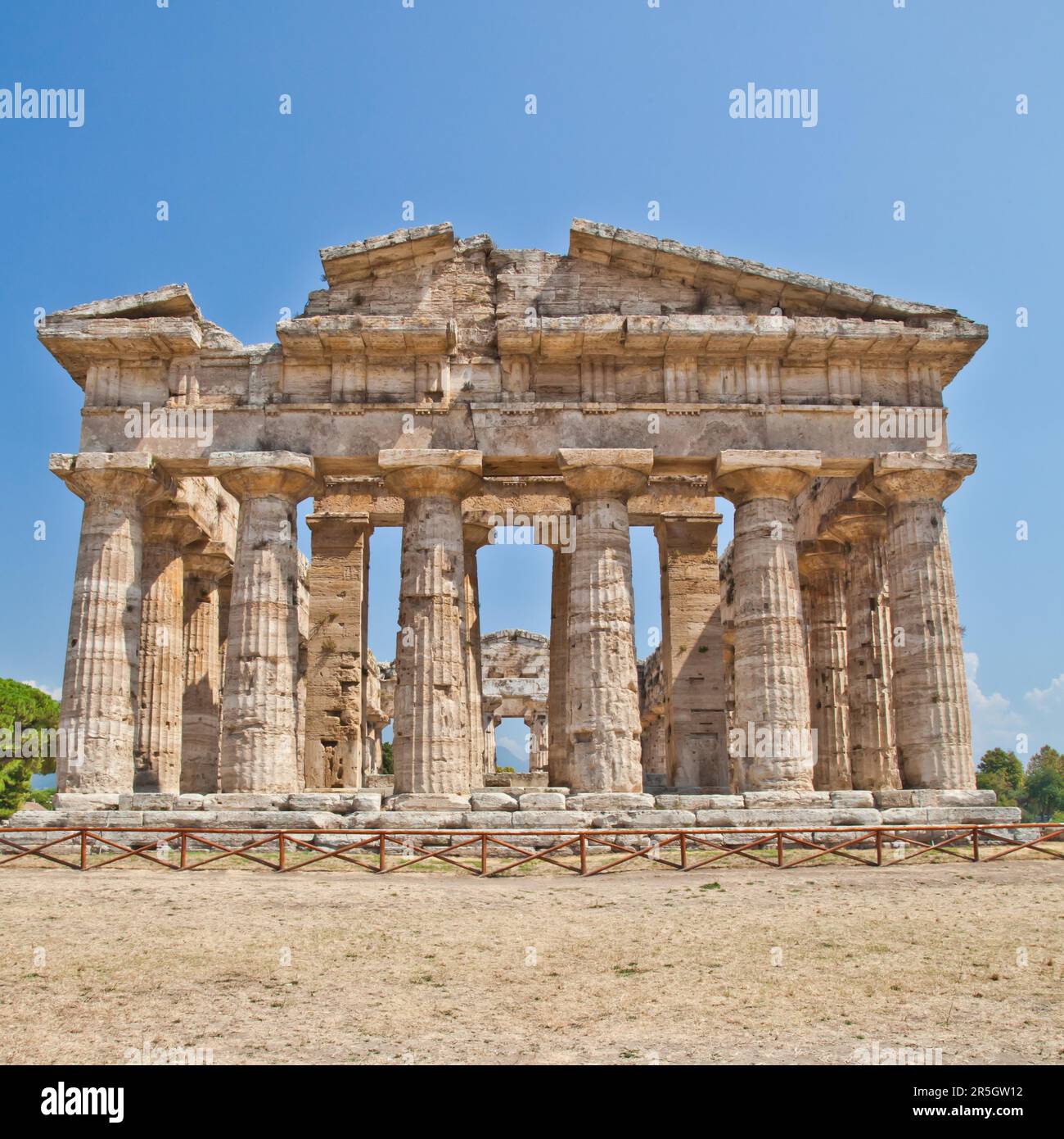 Doric style hi-res stock photography and images - Alamy