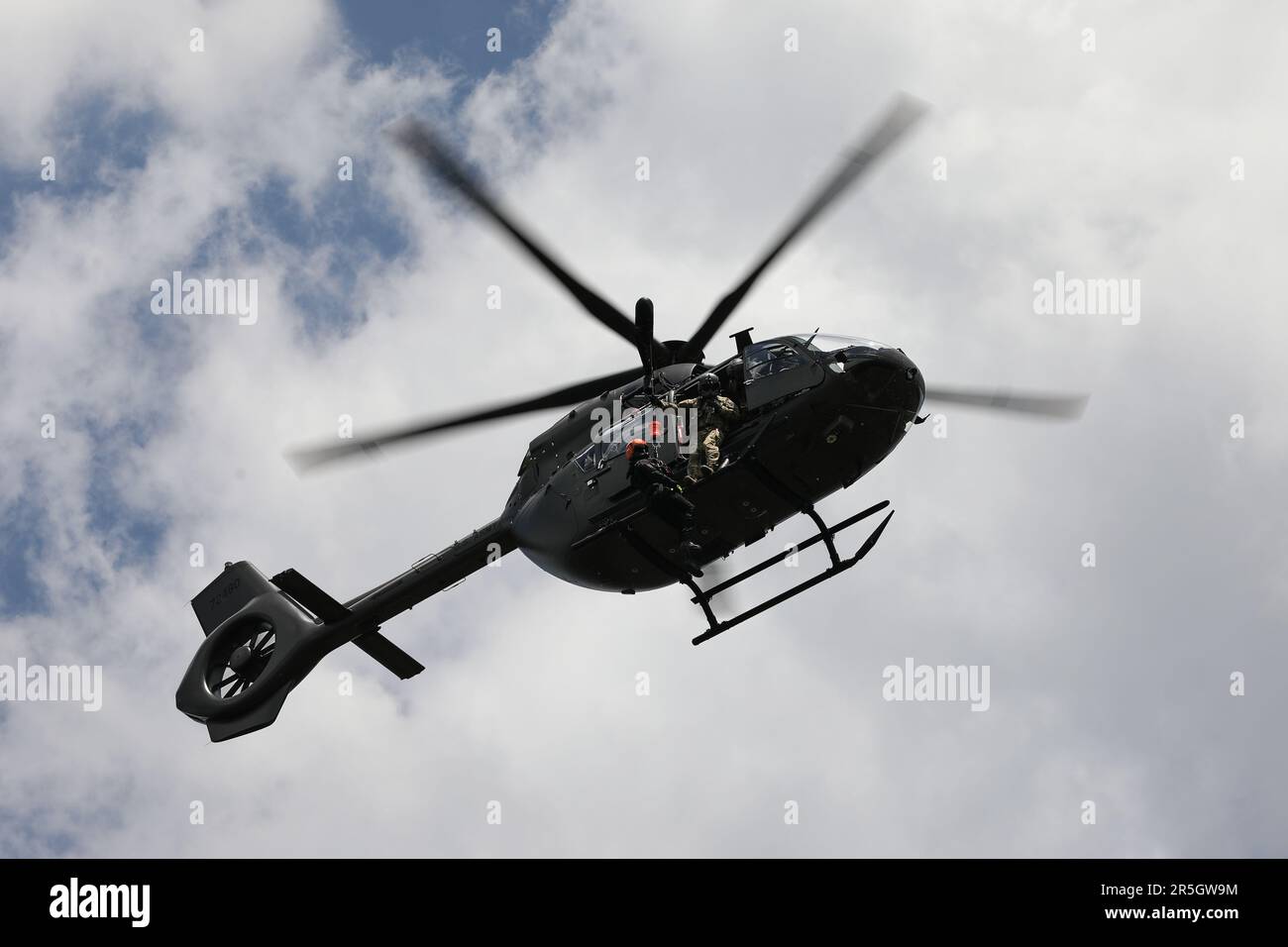 South Carolina Army National Guard Soldiers of the 59th Aviation Troop ...