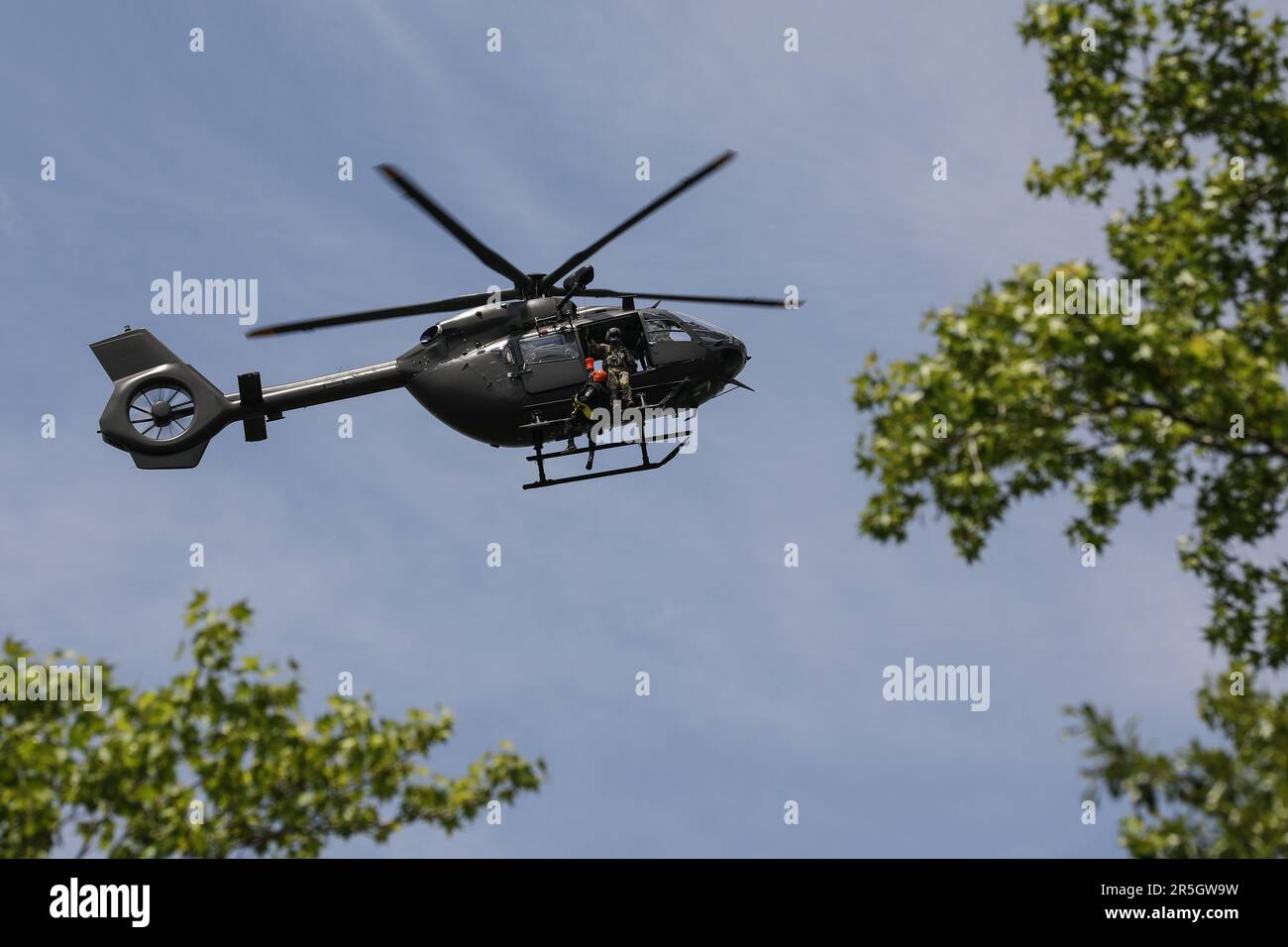 South Carolina Army National Guard Soldiers of the 59th Aviation Troop ...