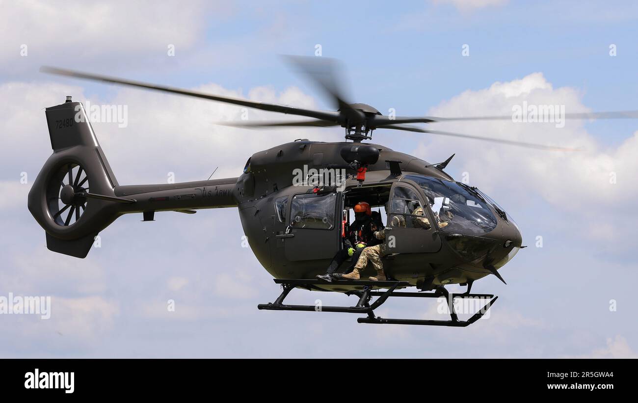South Carolina Army National Guard Soldiers of the 59th Aviation Troop ...