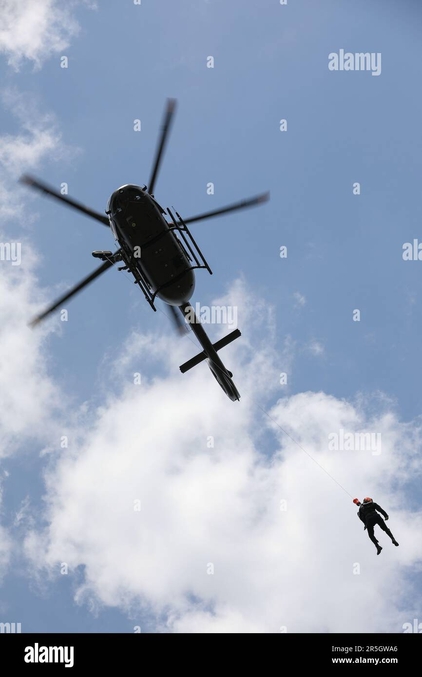 South Carolina Army National Guard Soldiers of the 59th Aviation Troop ...