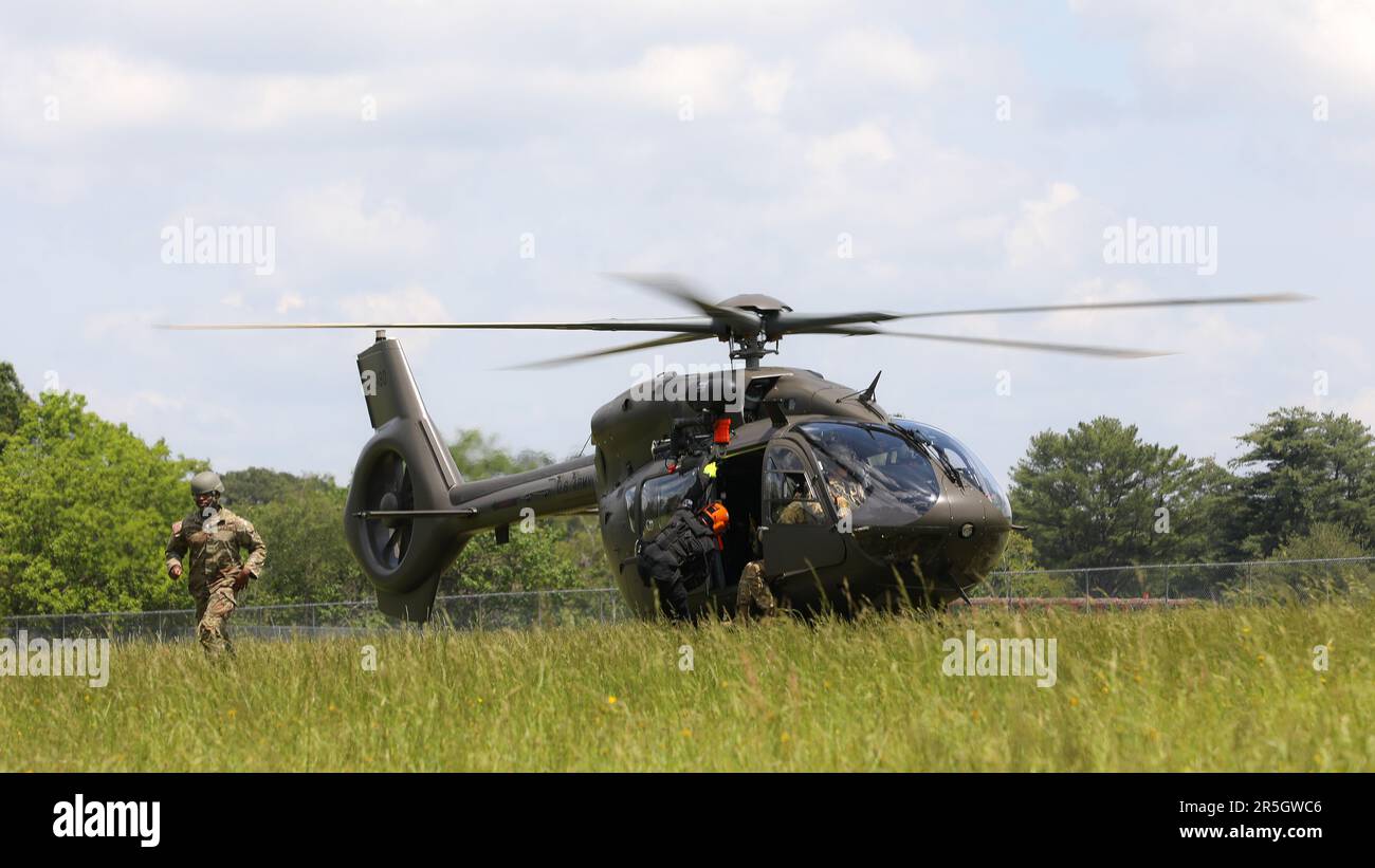 South Carolina Army National Guard Soldiers of the 59th Aviation Troop ...
