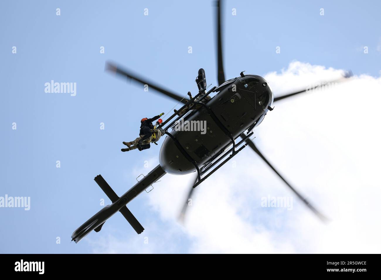 South Carolina Army National Guard Soldiers of the 59th Aviation Troop ...