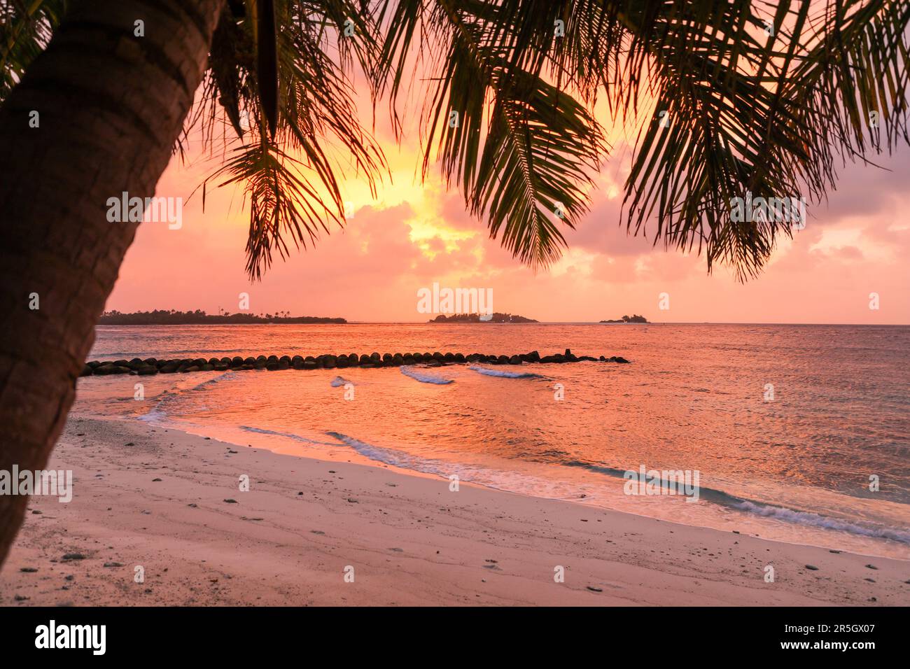 Cinnamon dhonveli resort hi-res stock photography and images - Alamy