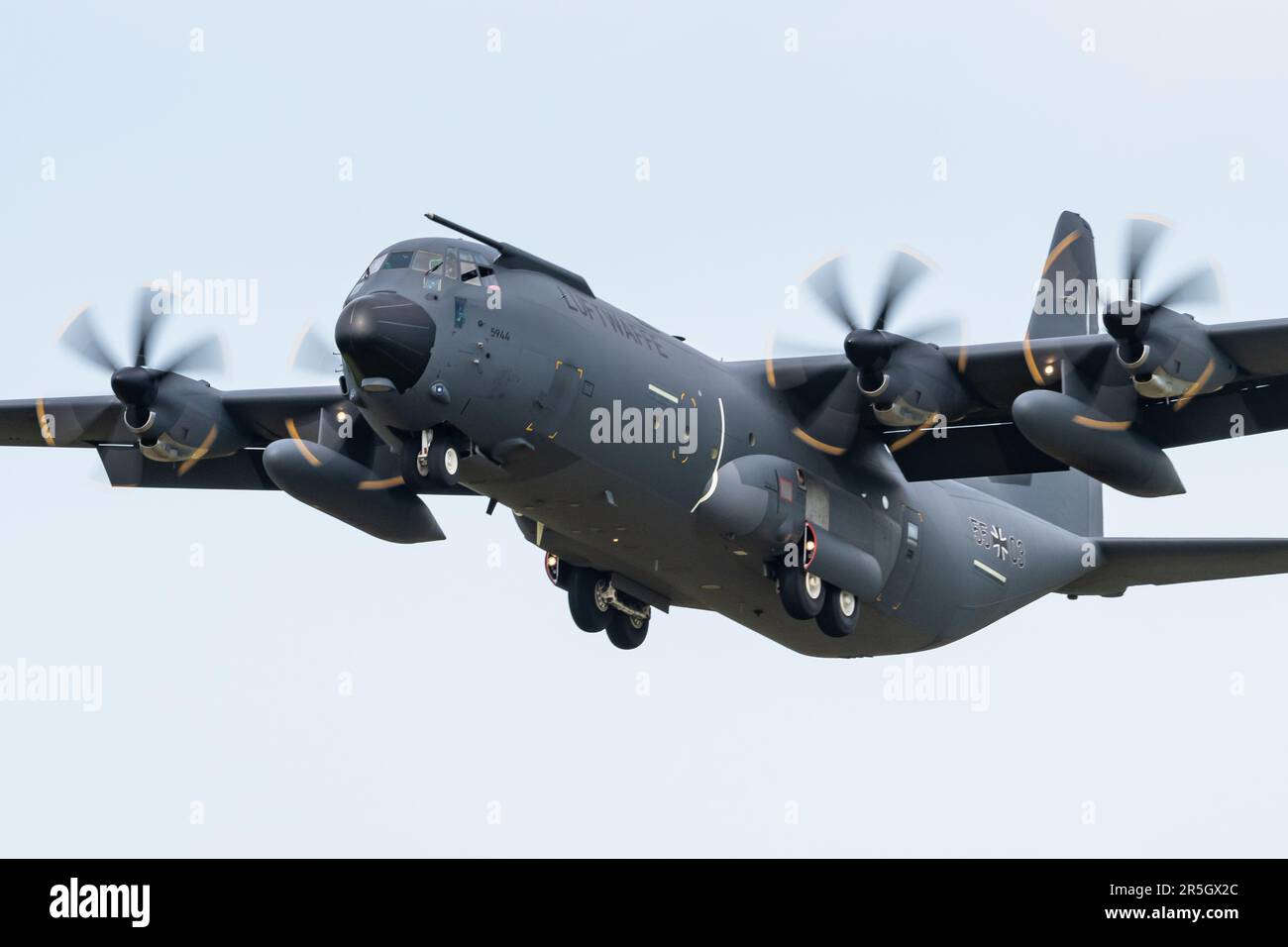 Lockheed c130 j super hercules hi-res stock photography and images - Alamy