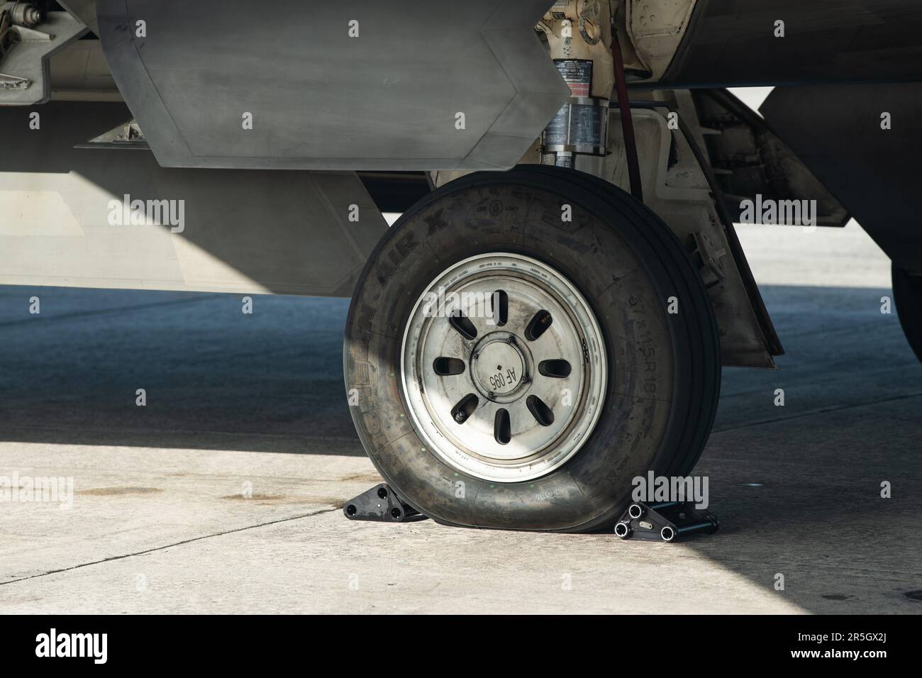 Chock test hi-res stock photography and images - Alamy