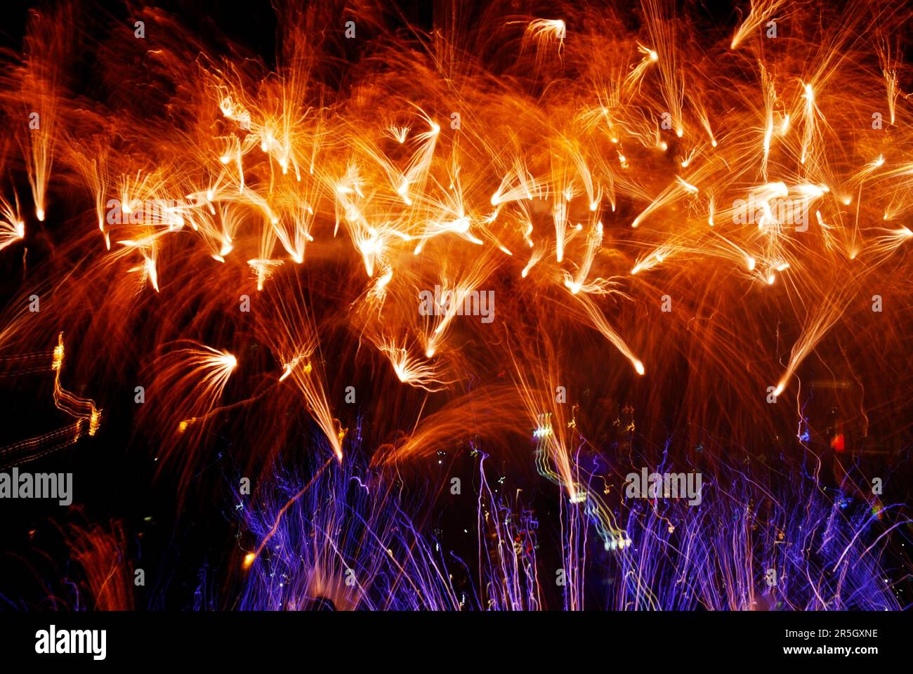 Colorful fireworks display hi-res stock photography and images - Alamy