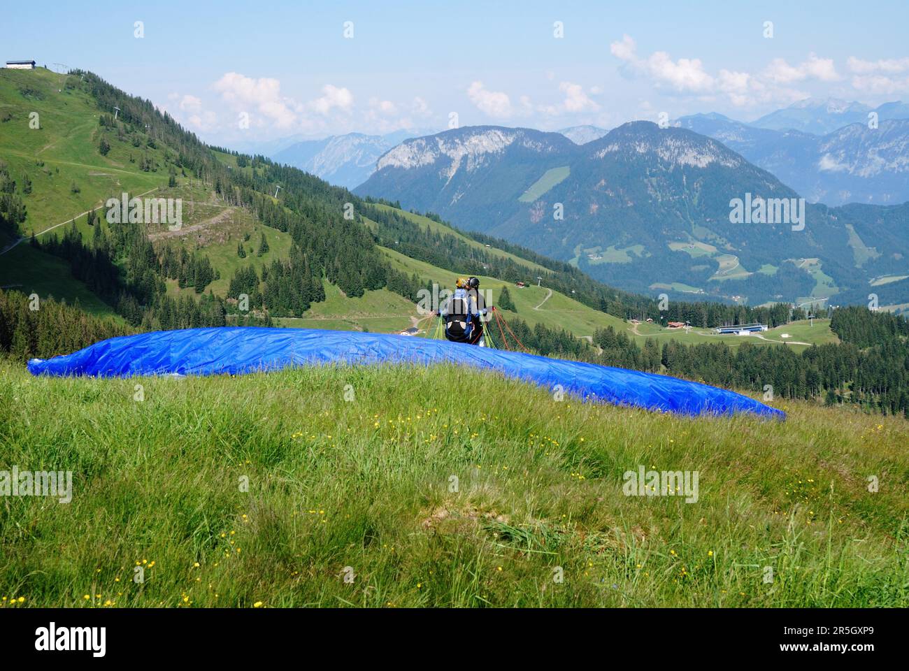 Person paragliding in austrian alps hi-res stock photography and images ...