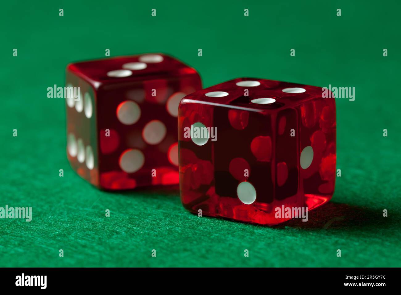 Dead dice hi-res stock photography and images - Alamy