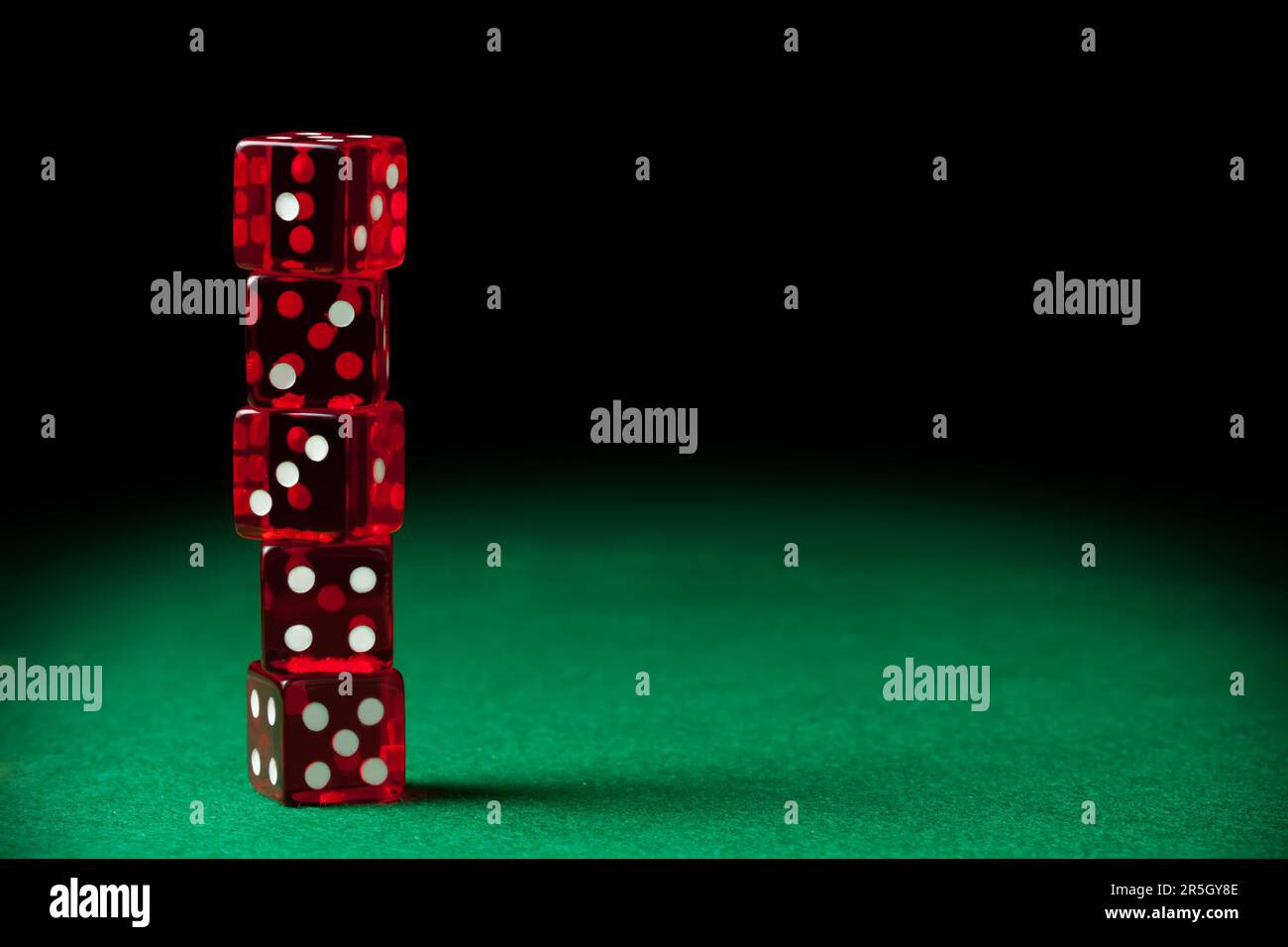 Dead dice hi-res stock photography and images - Alamy
