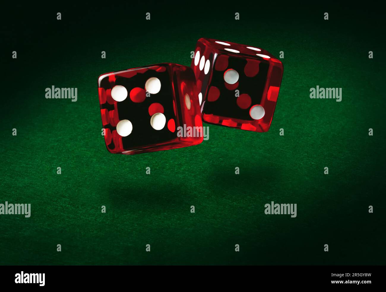 Dead dice hi-res stock photography and images - Alamy