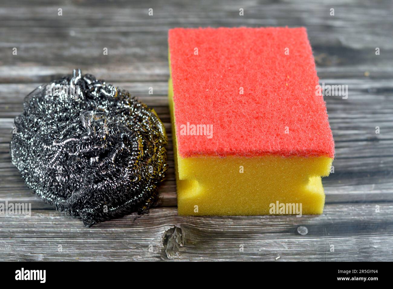 Wire sponge hi-res stock photography and images - Alamy