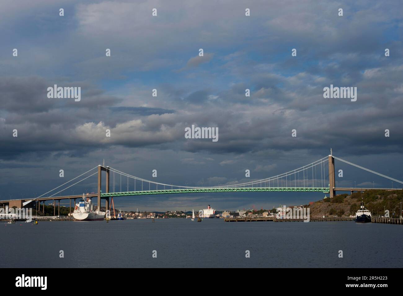 Alvsborgsbron bridge, over the river Gota alv, Gothenburg, Vastra ...