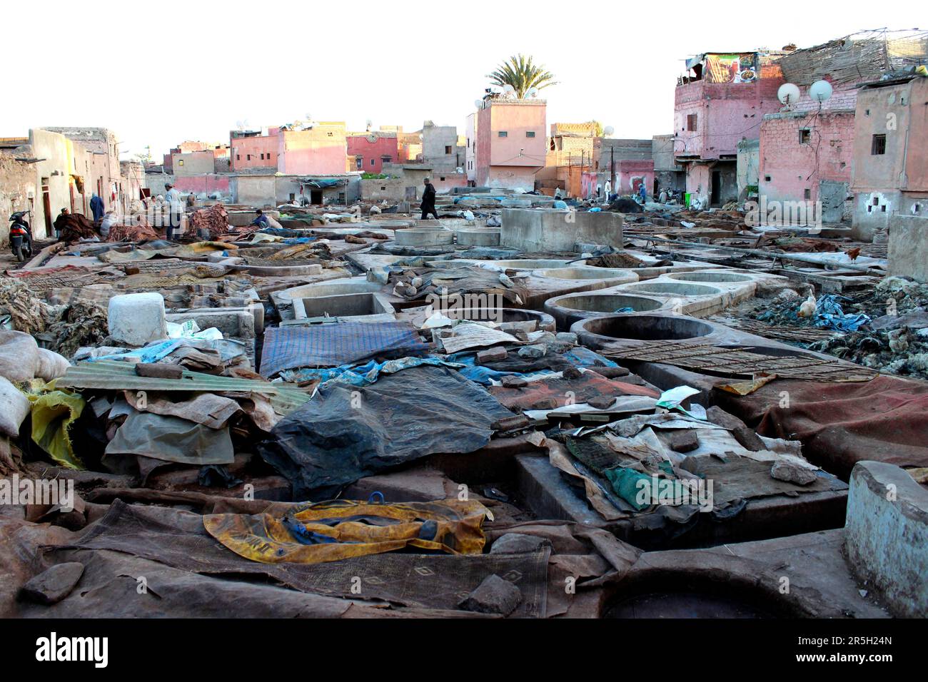 Marrakech leather tannery hi-res stock photography and images - Alamy